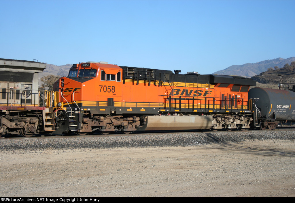 BNSF 7058